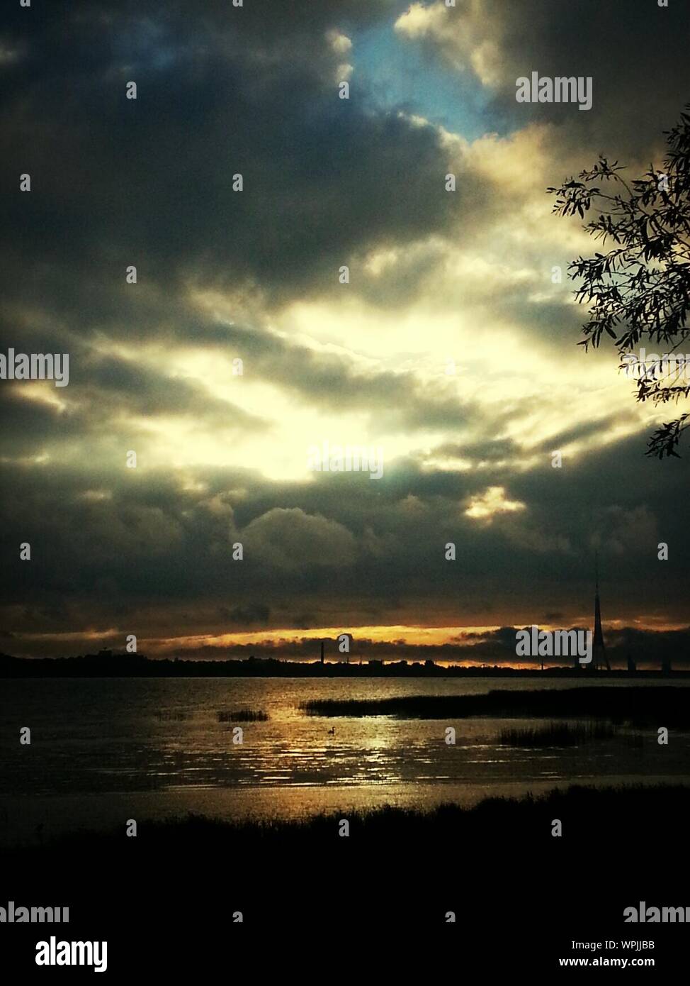 Dark sea rough hi-res stock photography and images - Alamy