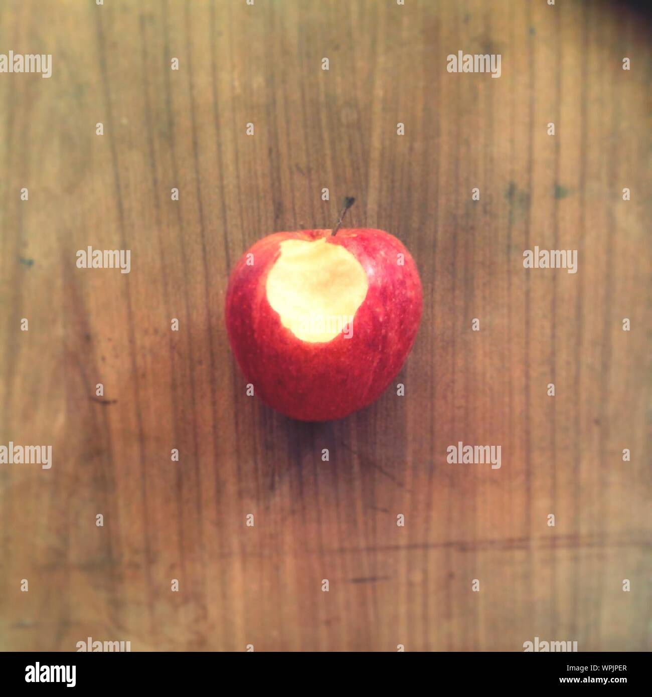 Red apple with bite hi-res stock photography and images - Alamy