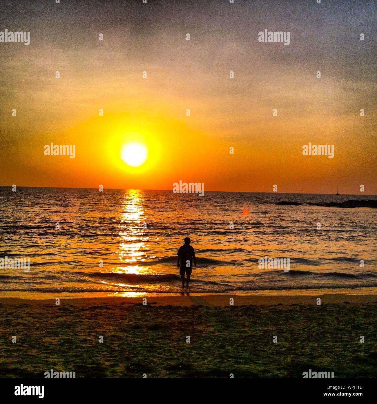 Looking at sun hi-res stock photography and images - Alamy