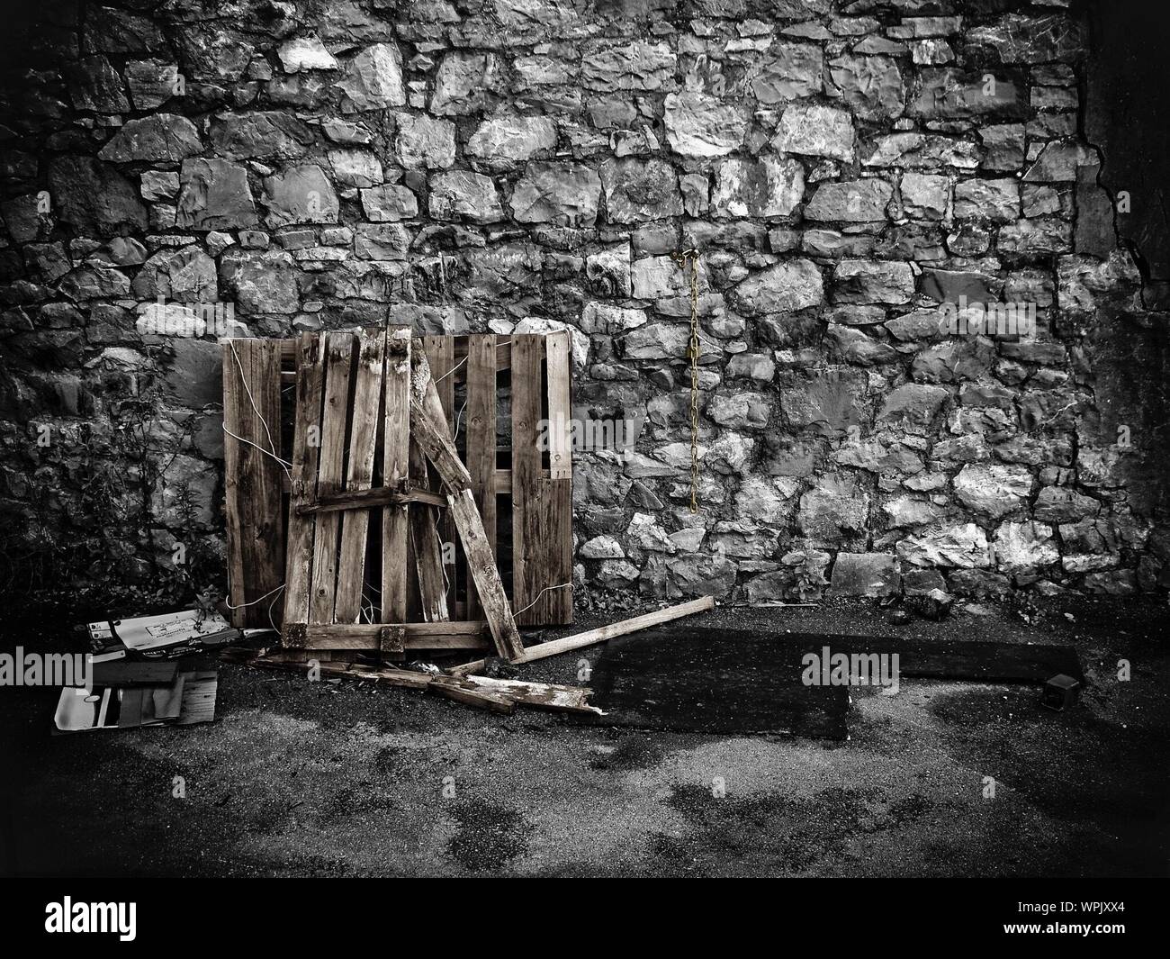 Broken stone wall hi-res stock photography and images - Alamy