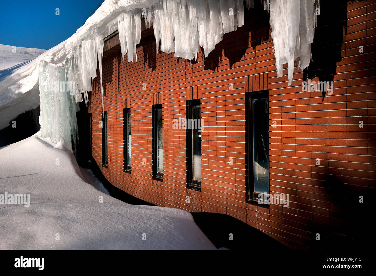 Very frozen house hi-res stock photography and images - Alamy
