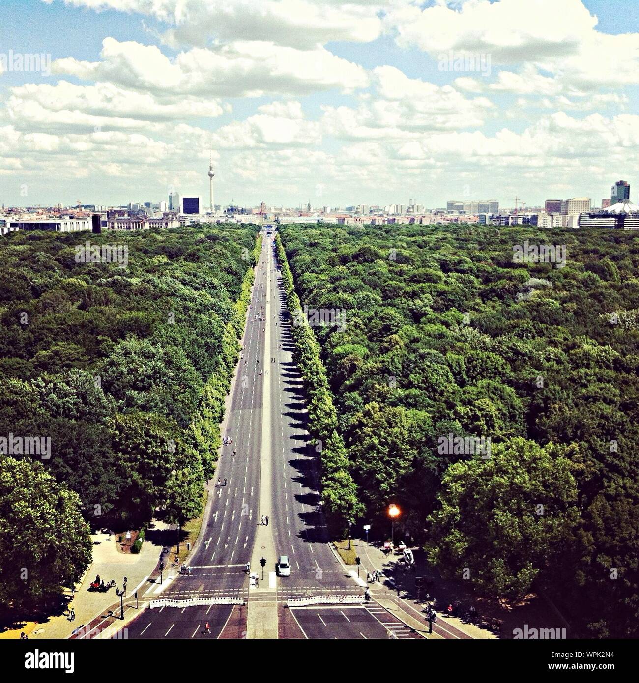 People passing background hi-res stock photography and images - Alamy