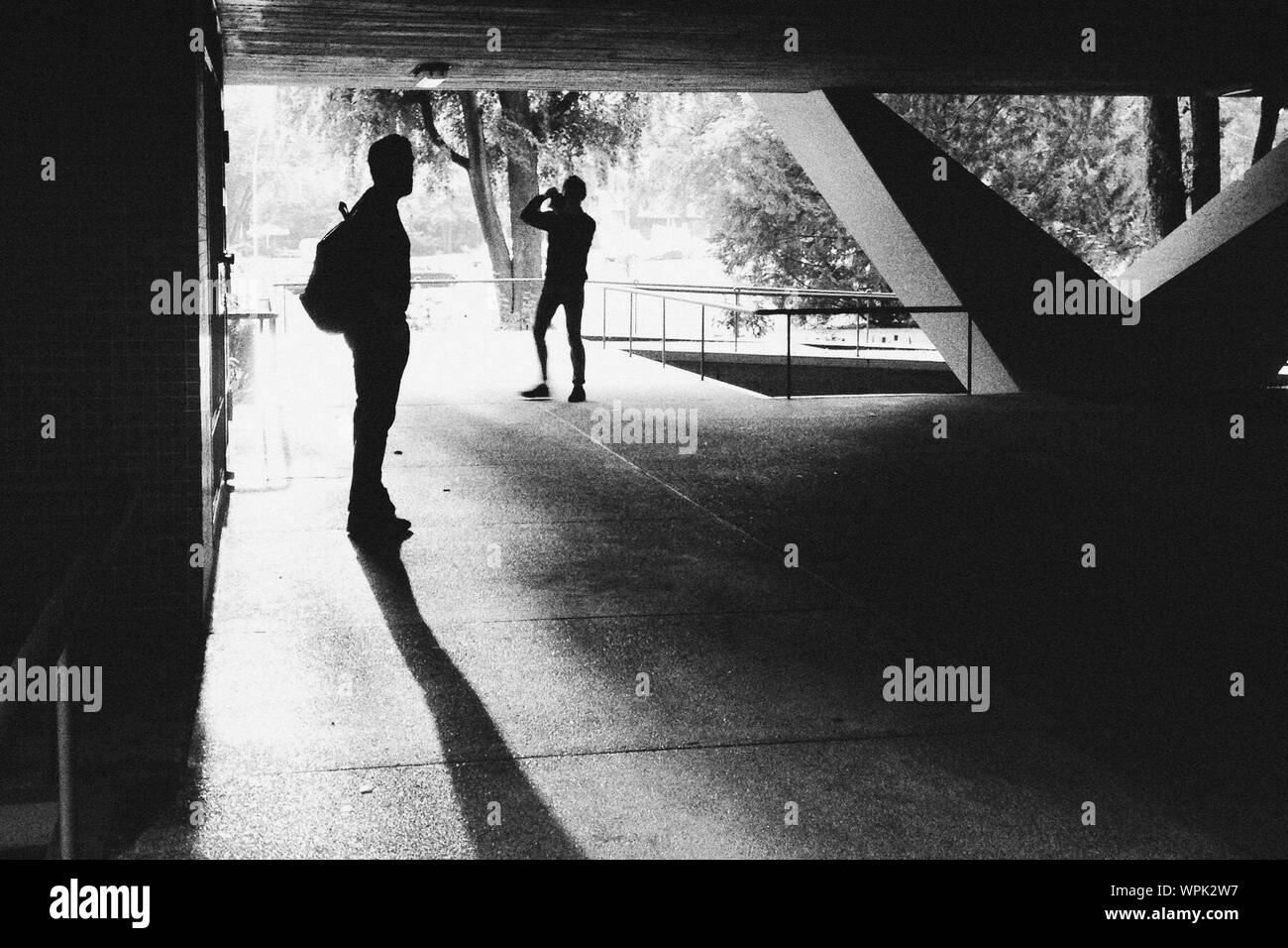 Men silhouettes silhouettes hi-res stock photography and images - Alamy