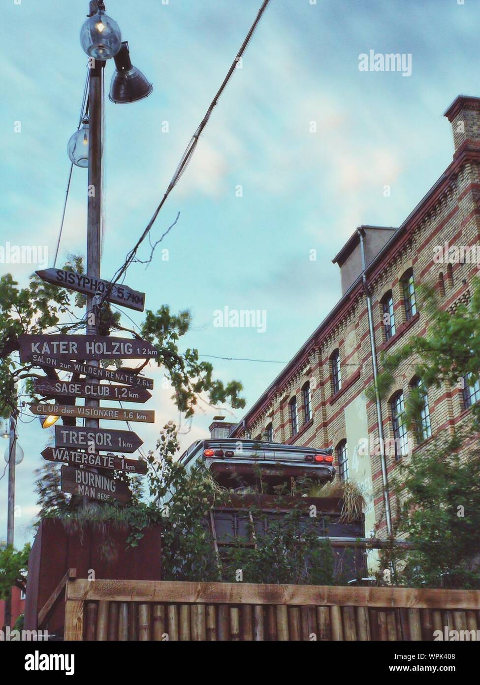 Signs on pole hi-res stock photography and images - Alamy