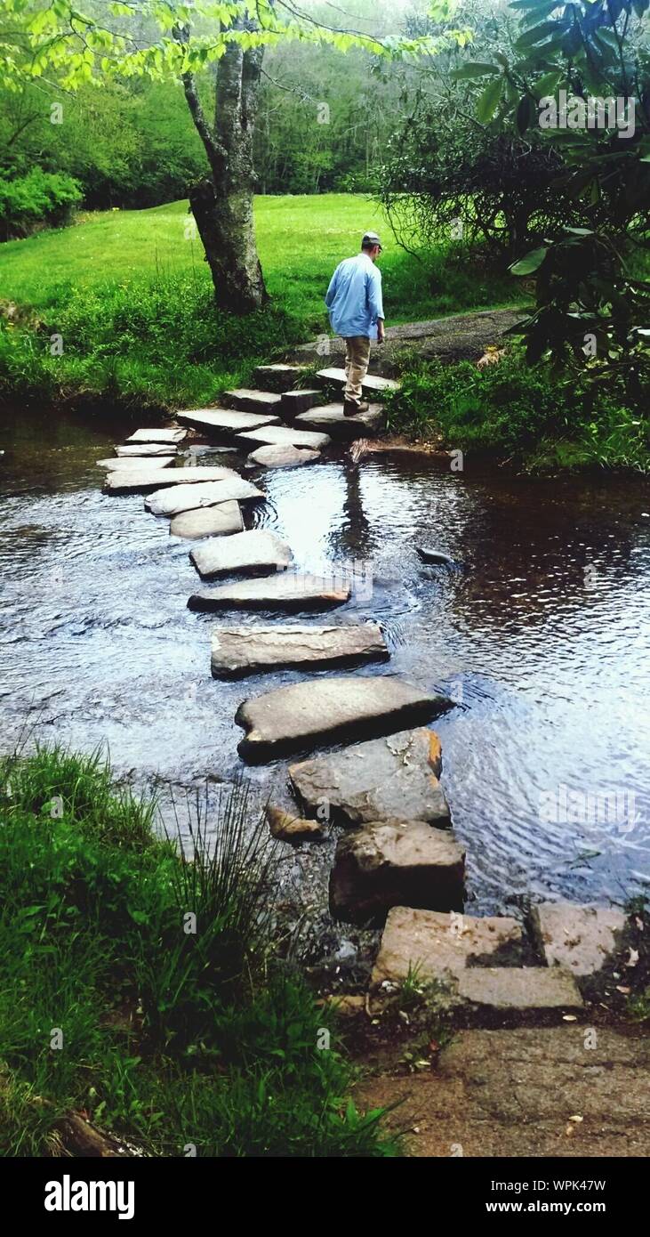 Stepping stone path on water hi-res stock photography and images - Alamy