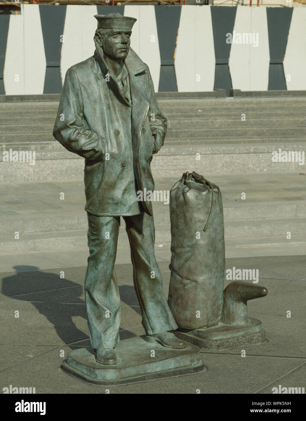 The lone sailor statue hi-res stock photography and images - Alamy