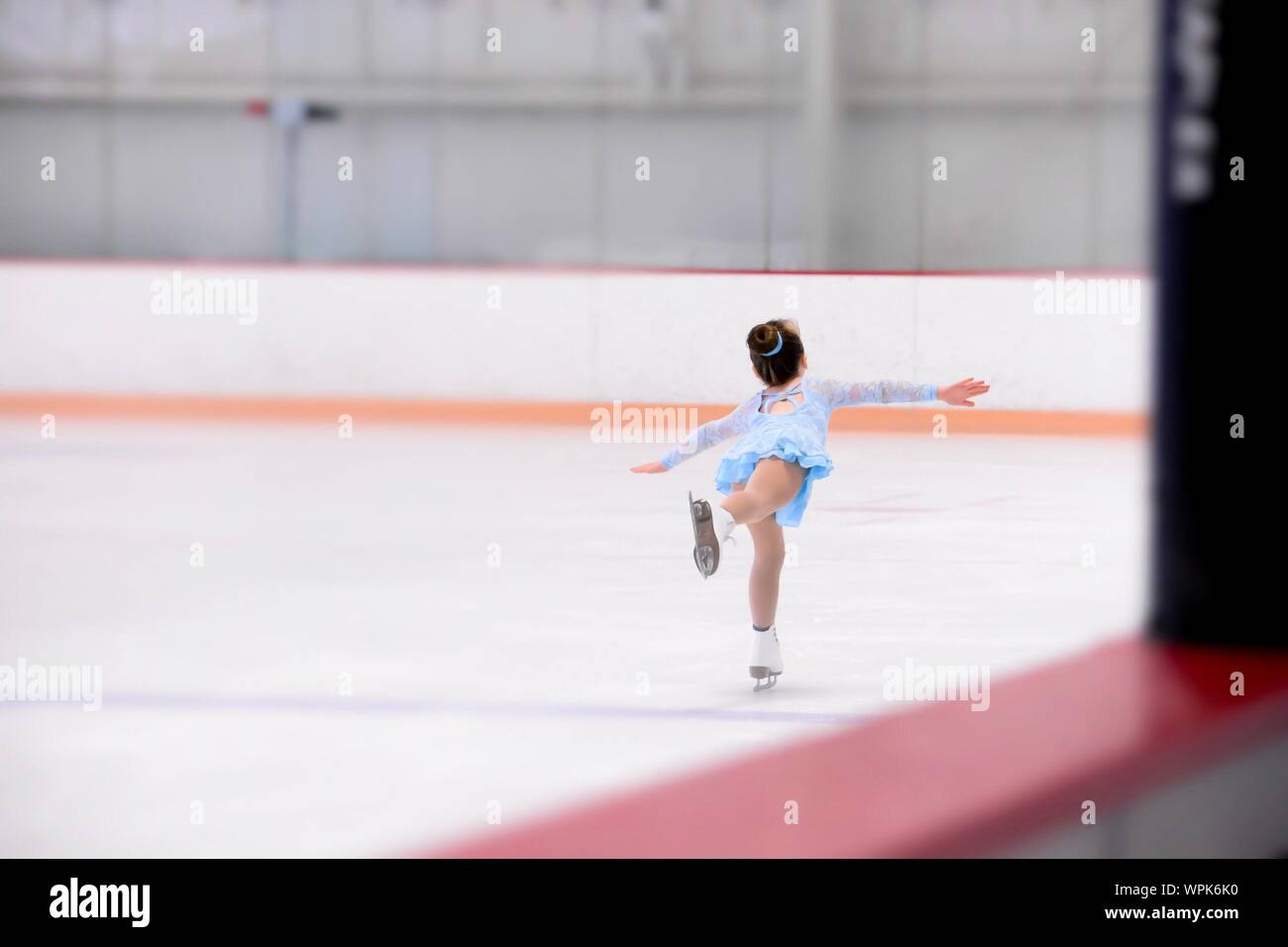 Girl ice skating hi-res stock photography and images - Alamy