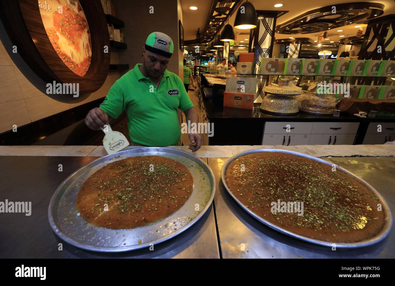Kunafa jordan High Resolution Stock Photography and Images - Alamy