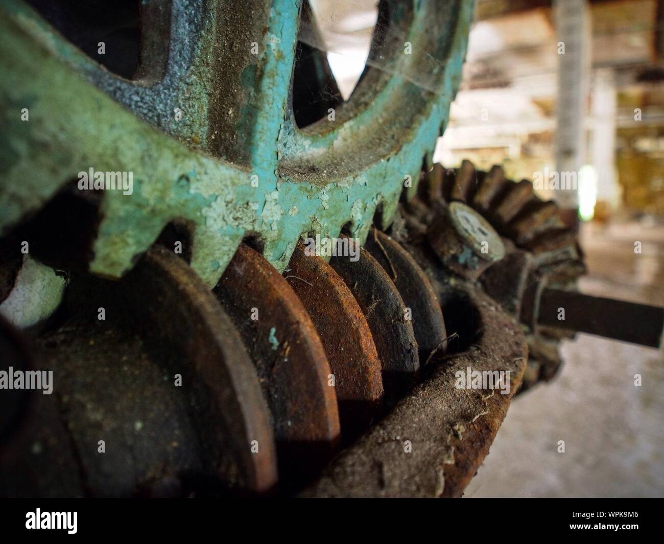 Rusty cogs hi-res stock photography and images - Alamy