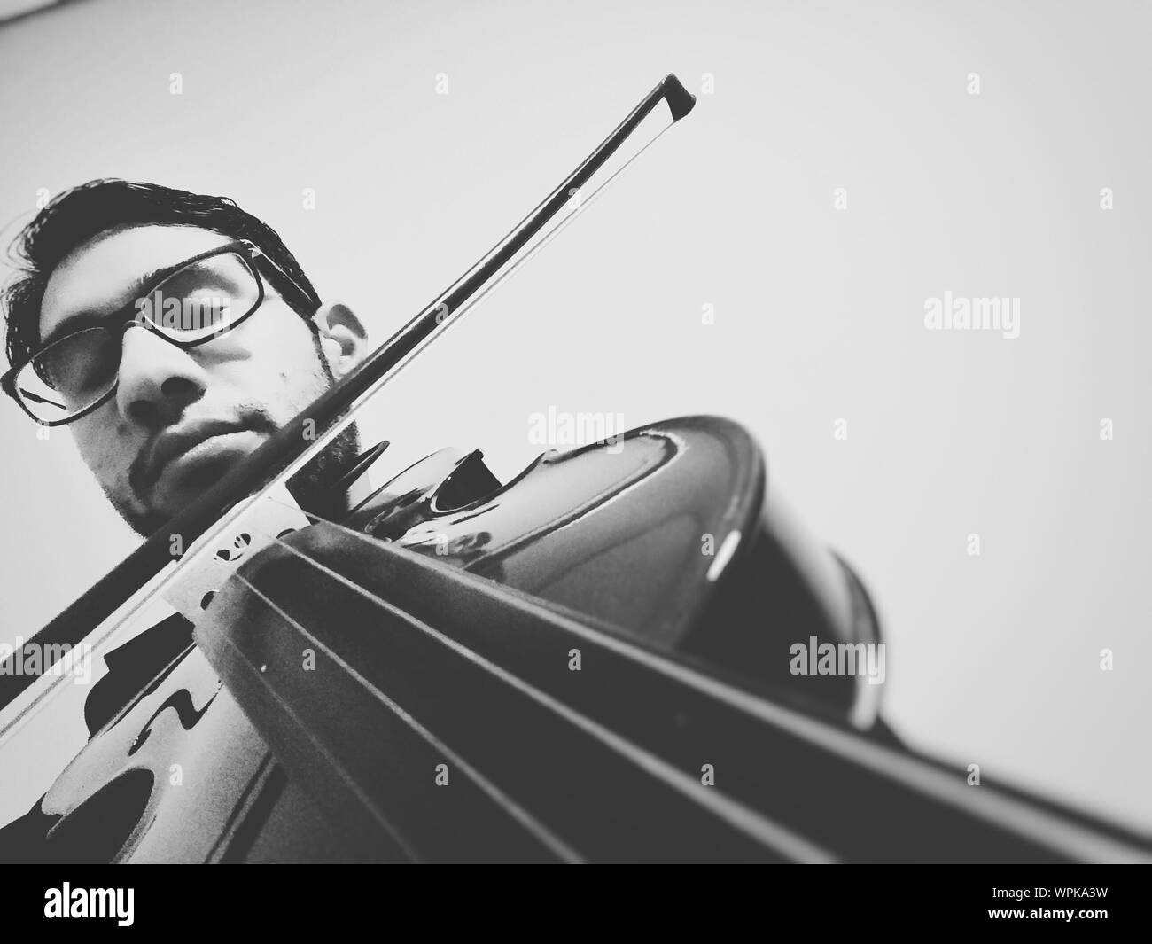 Indian violin hi-res stock photography and images - Alamy