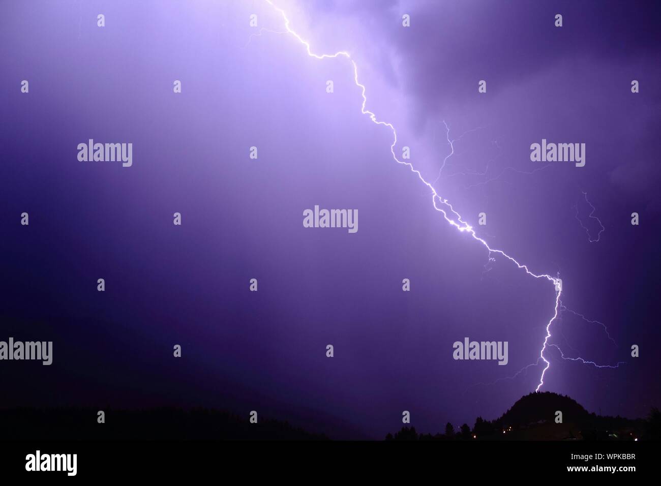 View of lightning at night hi-res stock photography and images - Alamy