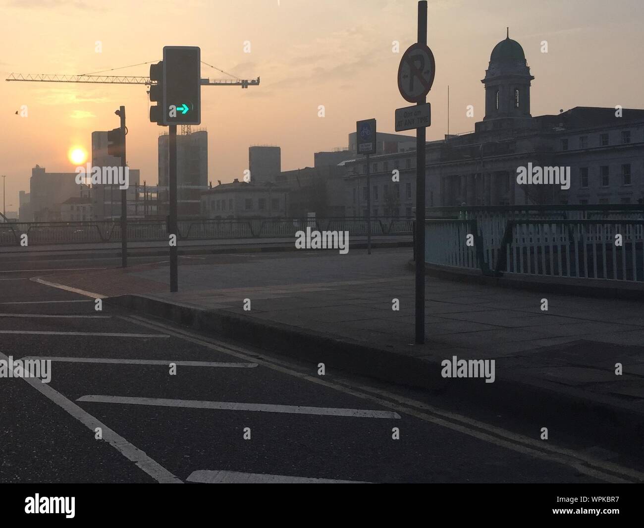 Green arrow light hi-res stock photography and images - Alamy