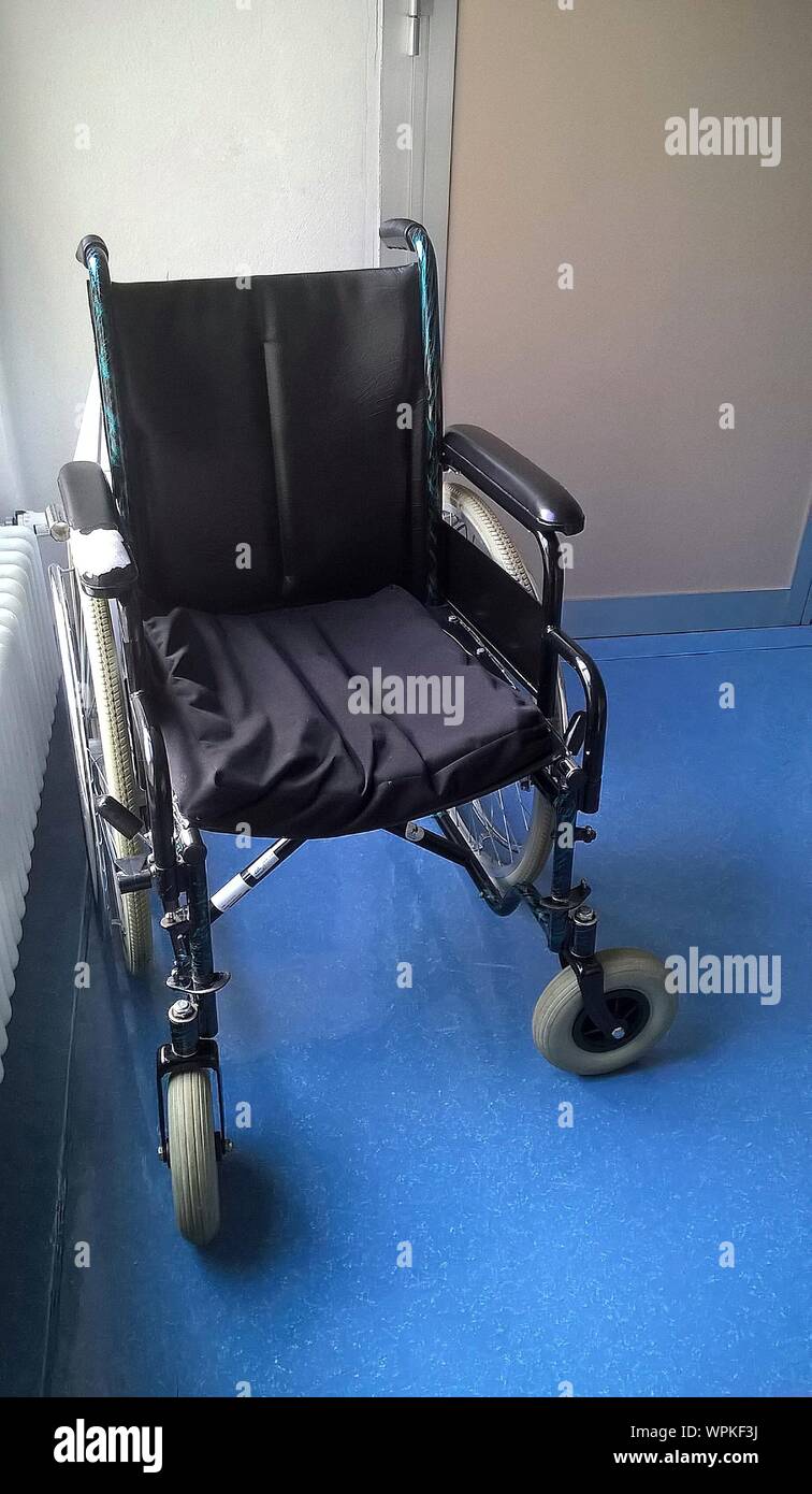 Empty wheelchair hi-res stock photography and images - Alamy