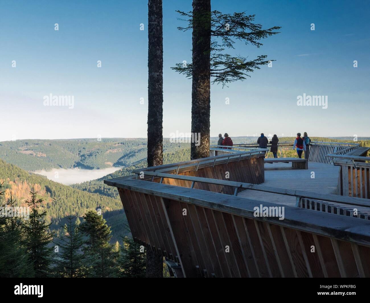 People looking view hi-res stock photography and images - Alamy