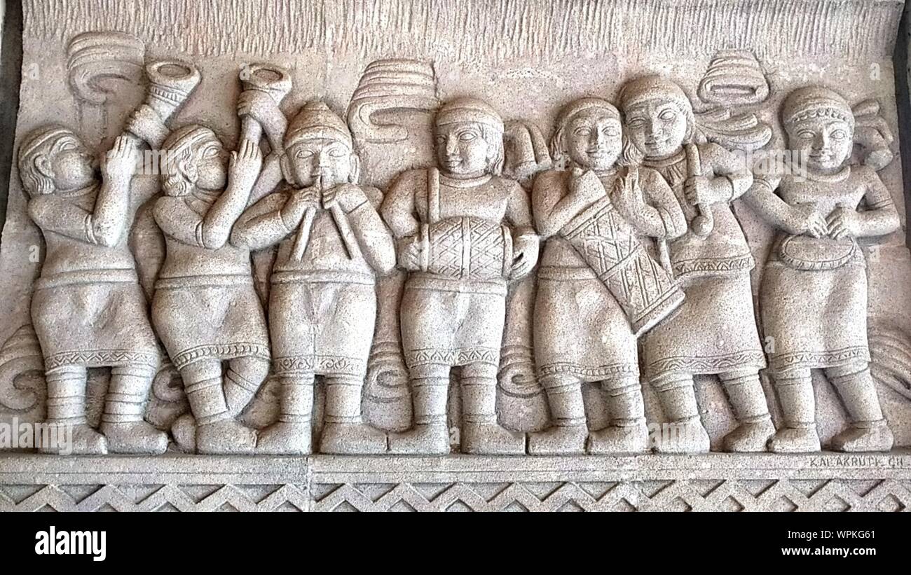 Musical statues hi-res stock photography and images - Alamy