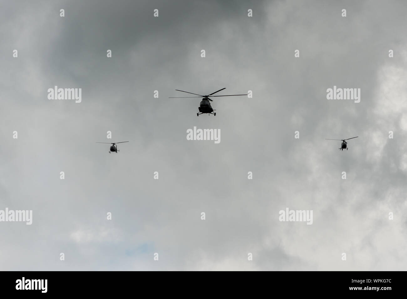 Black hawk helicopter sky hi-res stock photography and images - Alamy