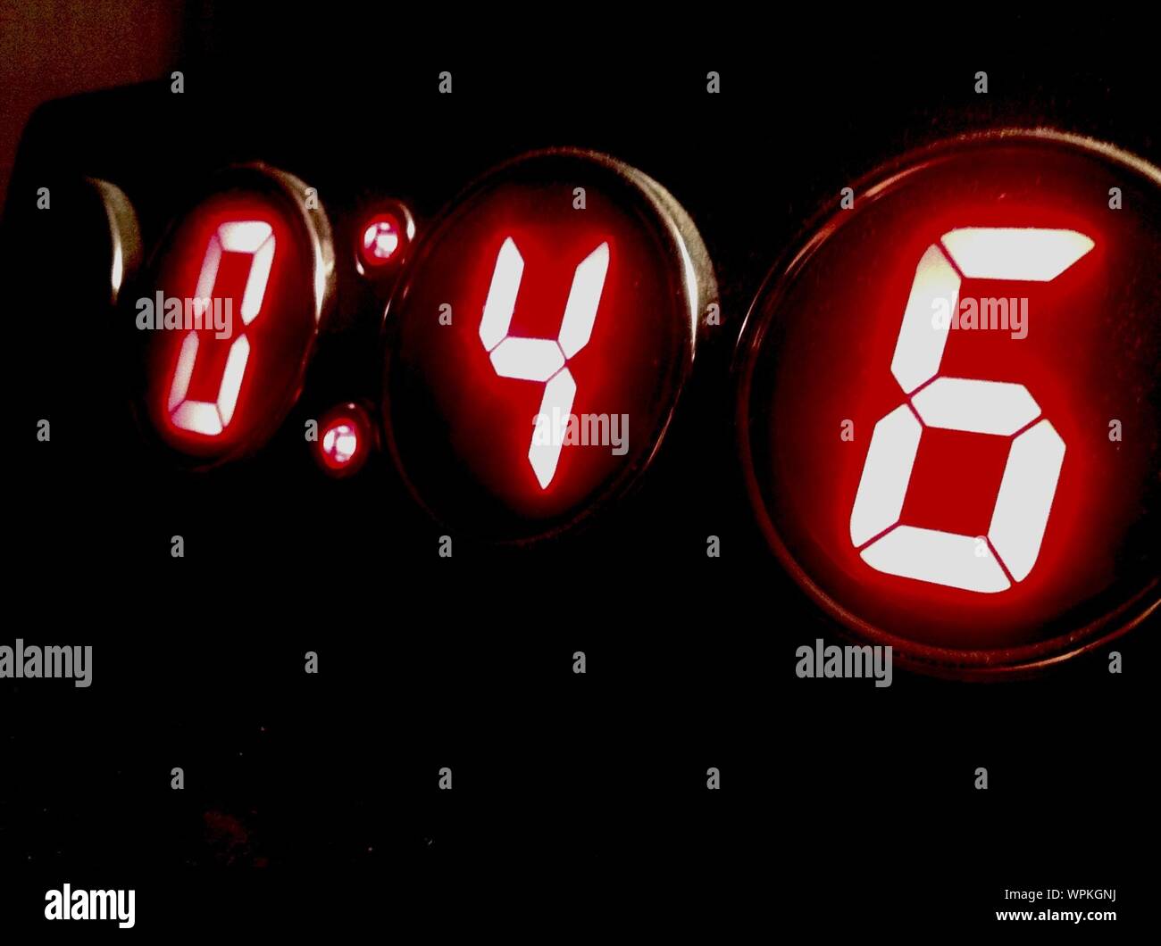 Red digital clock hi-res stock photography and images - Alamy