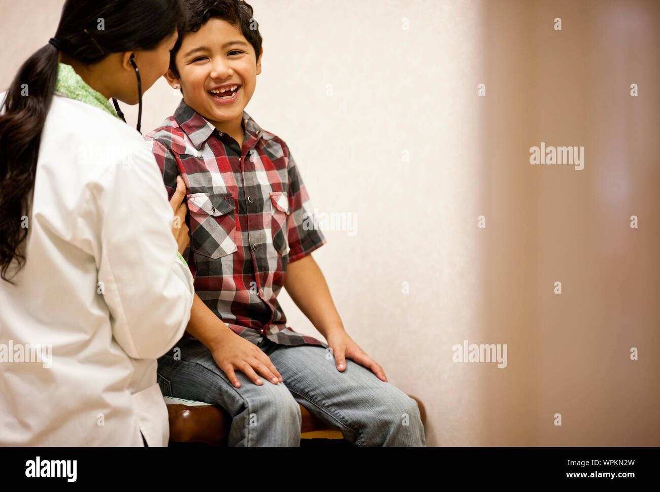 Boy being examined by doctor with stethoscope Stock Photo - Alamy