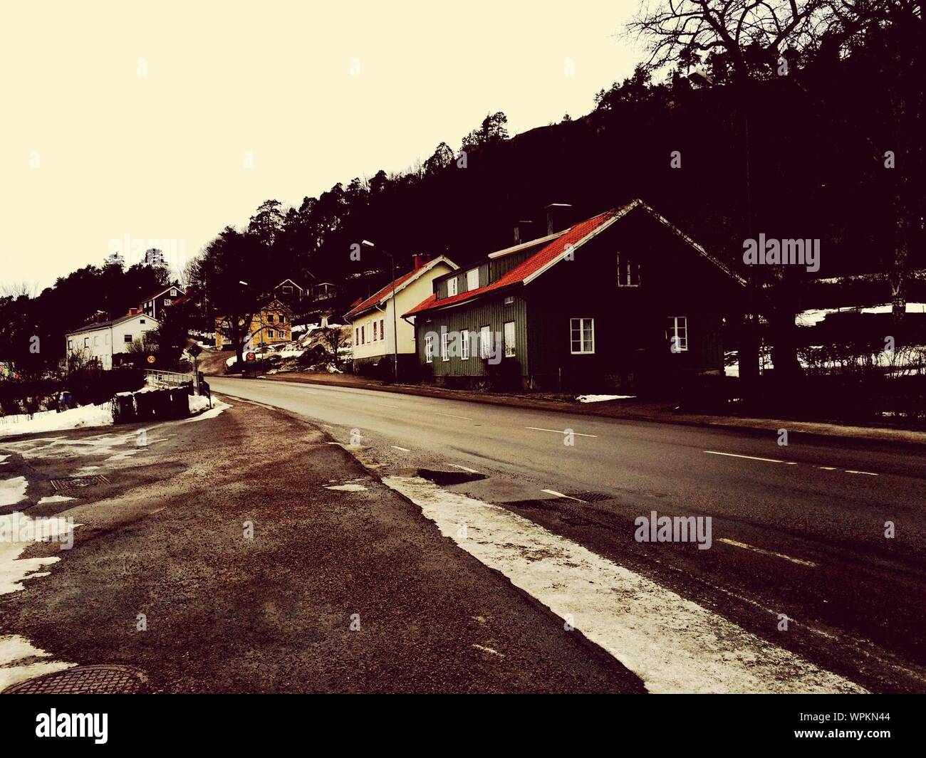 Building beside the road hi-res stock photography and images - Alamy