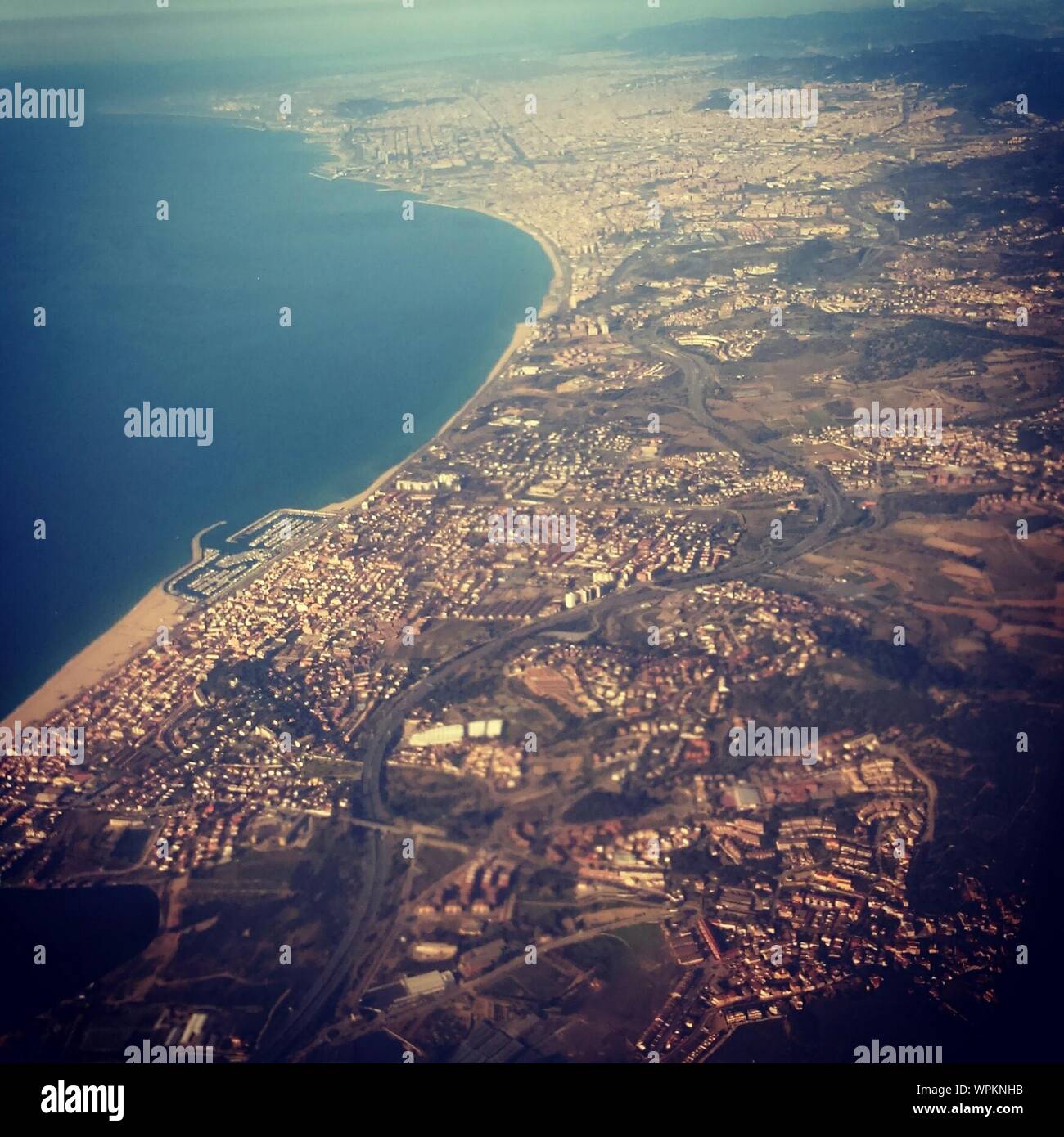City and ocean hi-res stock photography and images - Alamy