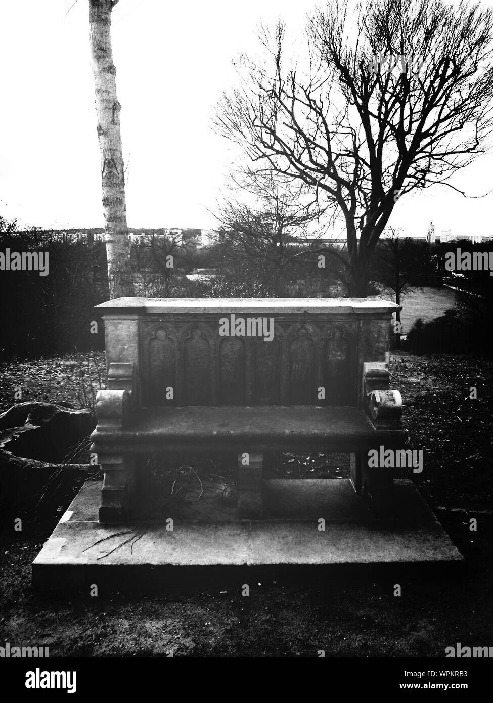 Old bench hi-res stock photography and images - Alamy