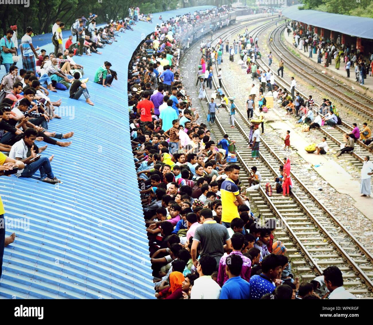 Crowd track hi-res stock photography and images - Alamy