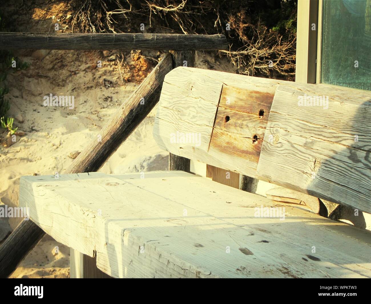 Empty the bench hi-res stock photography and images - Alamy