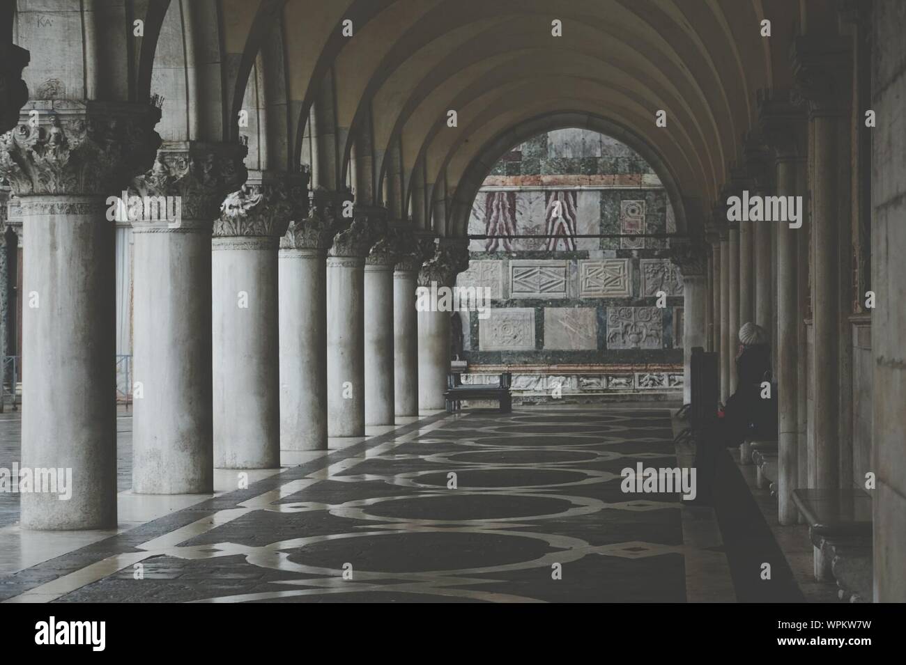 Structure with columns hi-res stock photography and images - Alamy