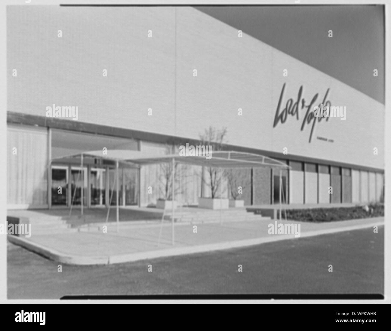 Lord and taylor department store hi-res stock photography and images ...