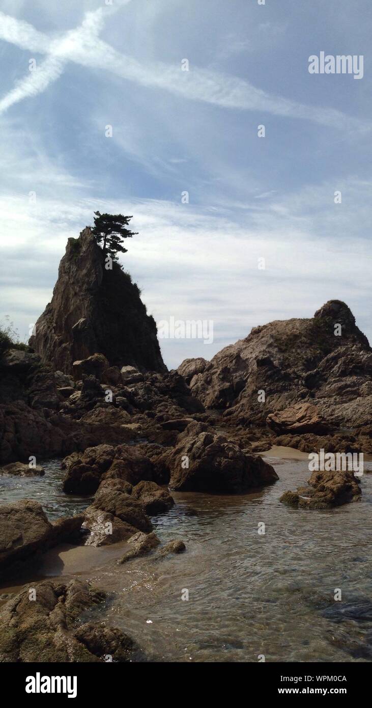 Rocks pool hi-res stock photography and images - Alamy