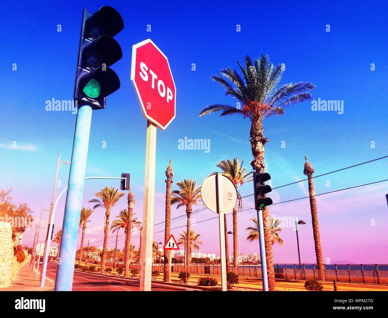 Stop at the lights hi-res stock photography and images - Alamy