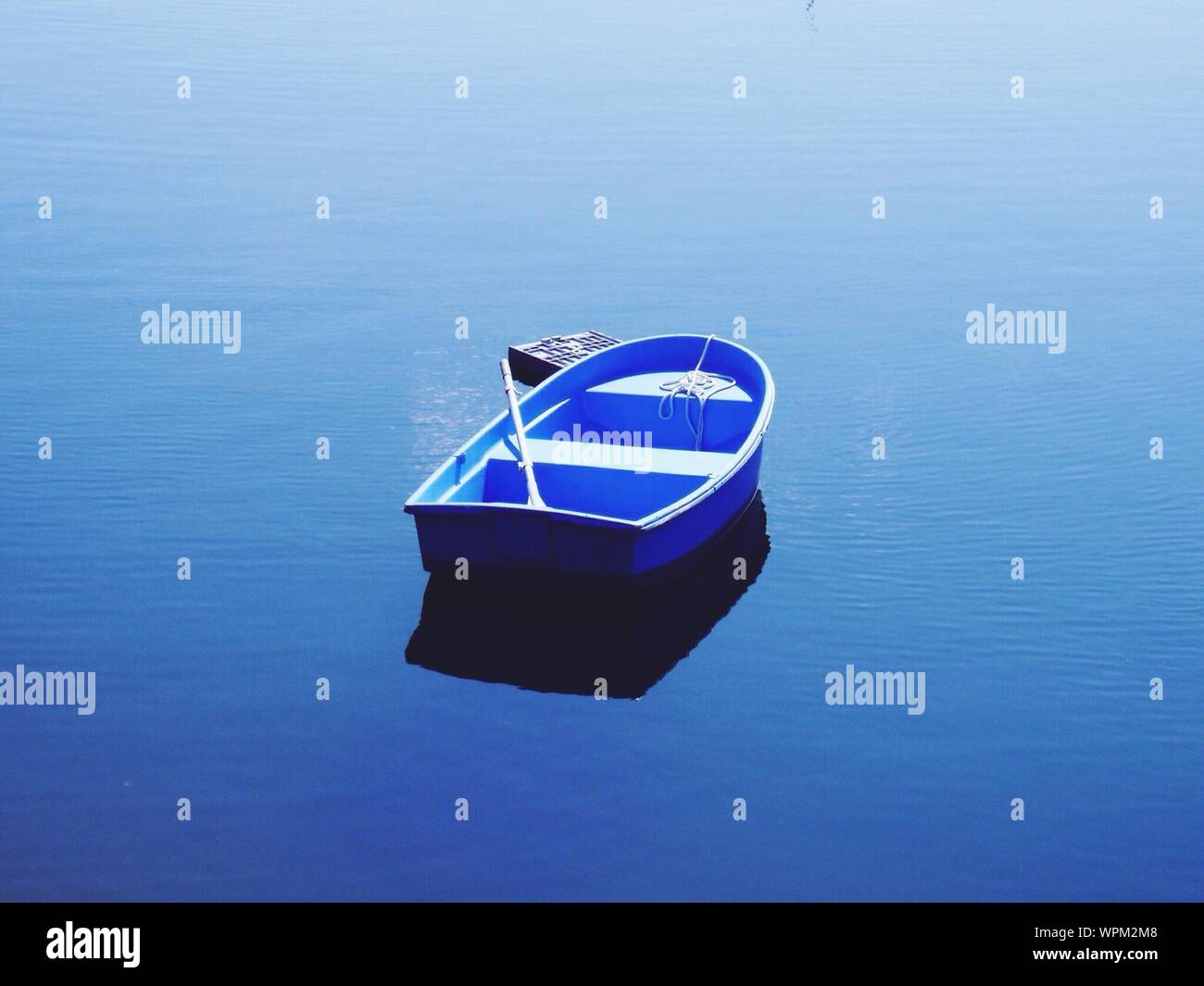 Empty boat hi-res stock photography and images - Alamy