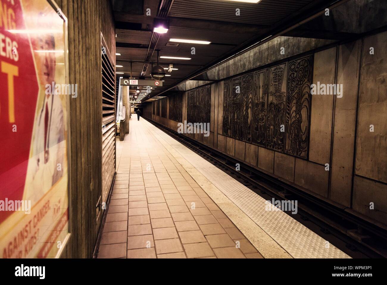 Subway track hi-res stock photography and images - Alamy