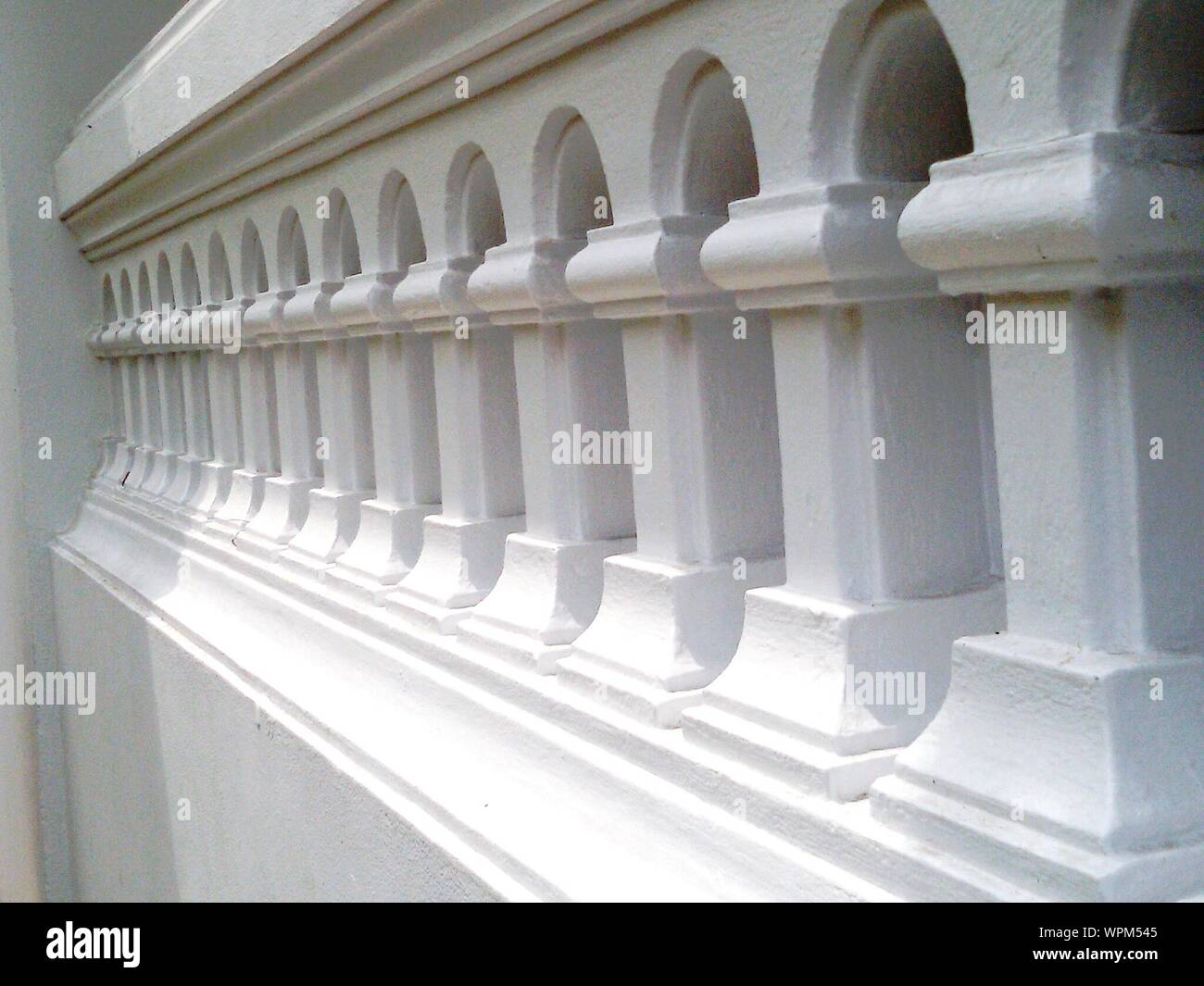 White whitewashed building hi-res stock photography and images - Alamy