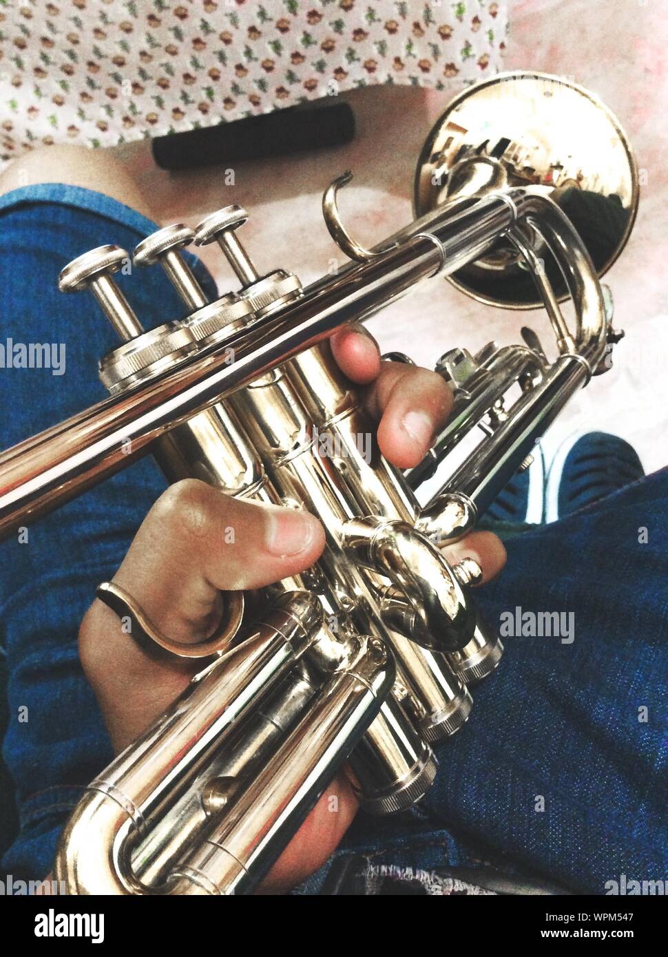 Hand holding trumpet hi-res stock photography and images - Alamy