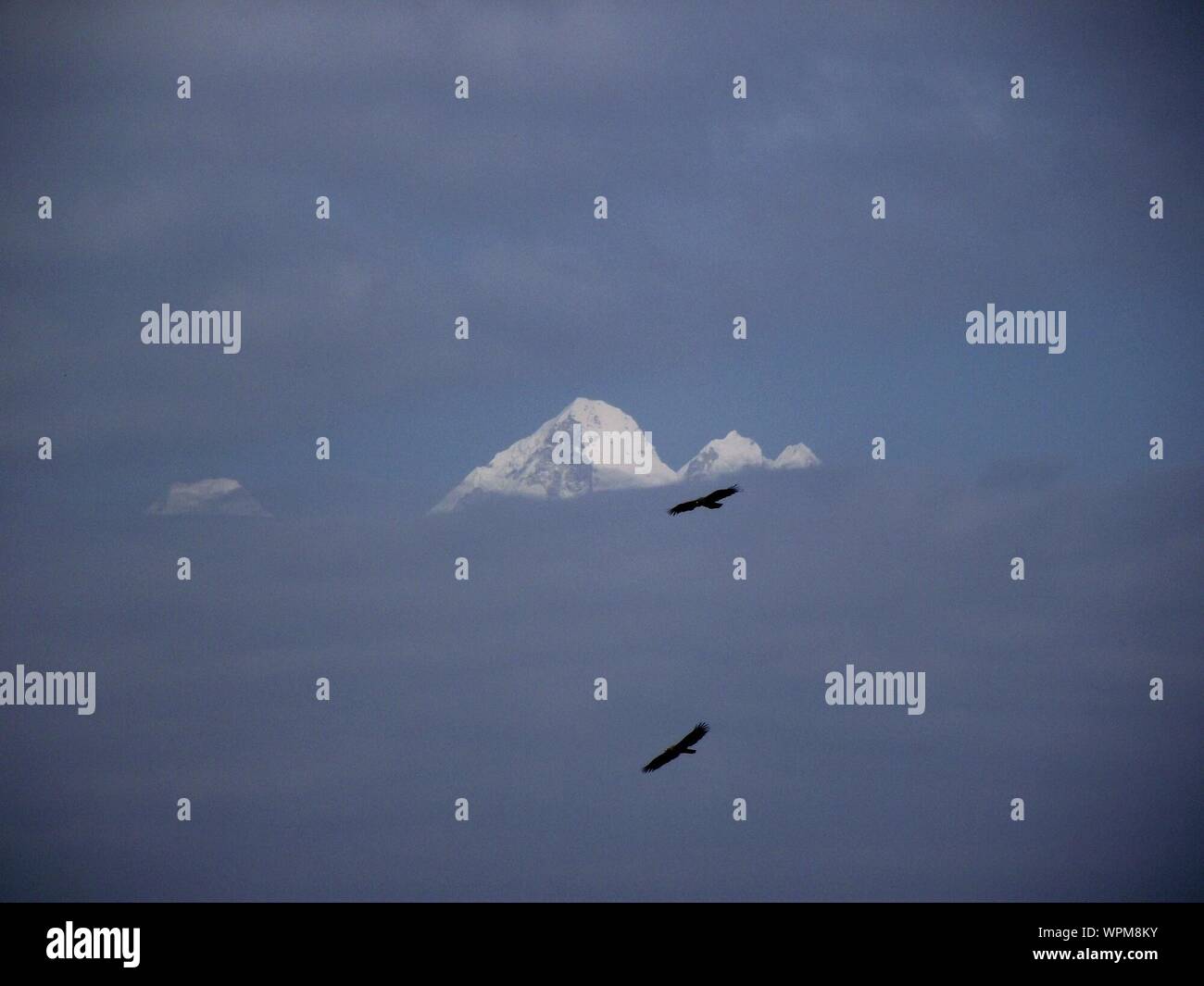 Mt everest sky hi-res stock photography and images - Alamy