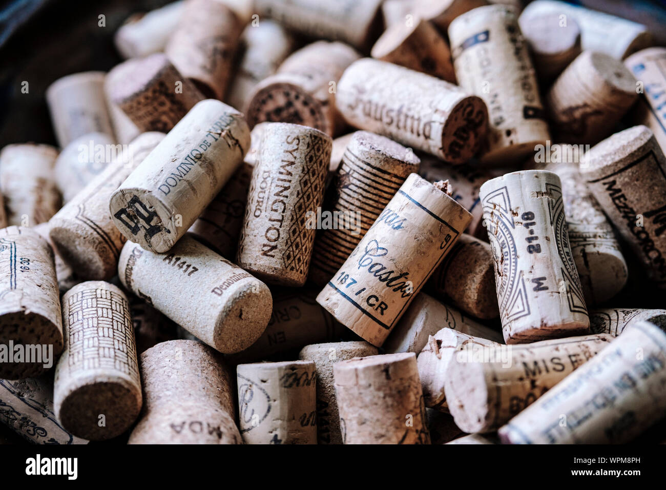 Pile of cork stoppers from wine bottles Stock Photo - Alamy