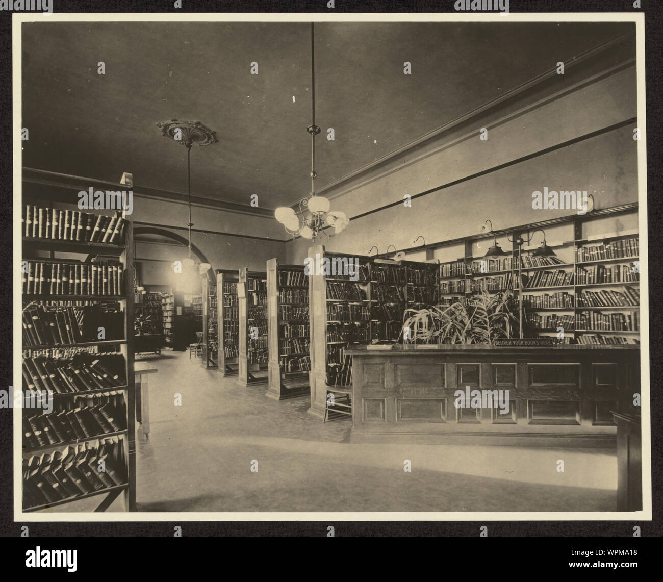 Los Angeles Public Library at Los Angeles City Hall Stock Photo - Alamy