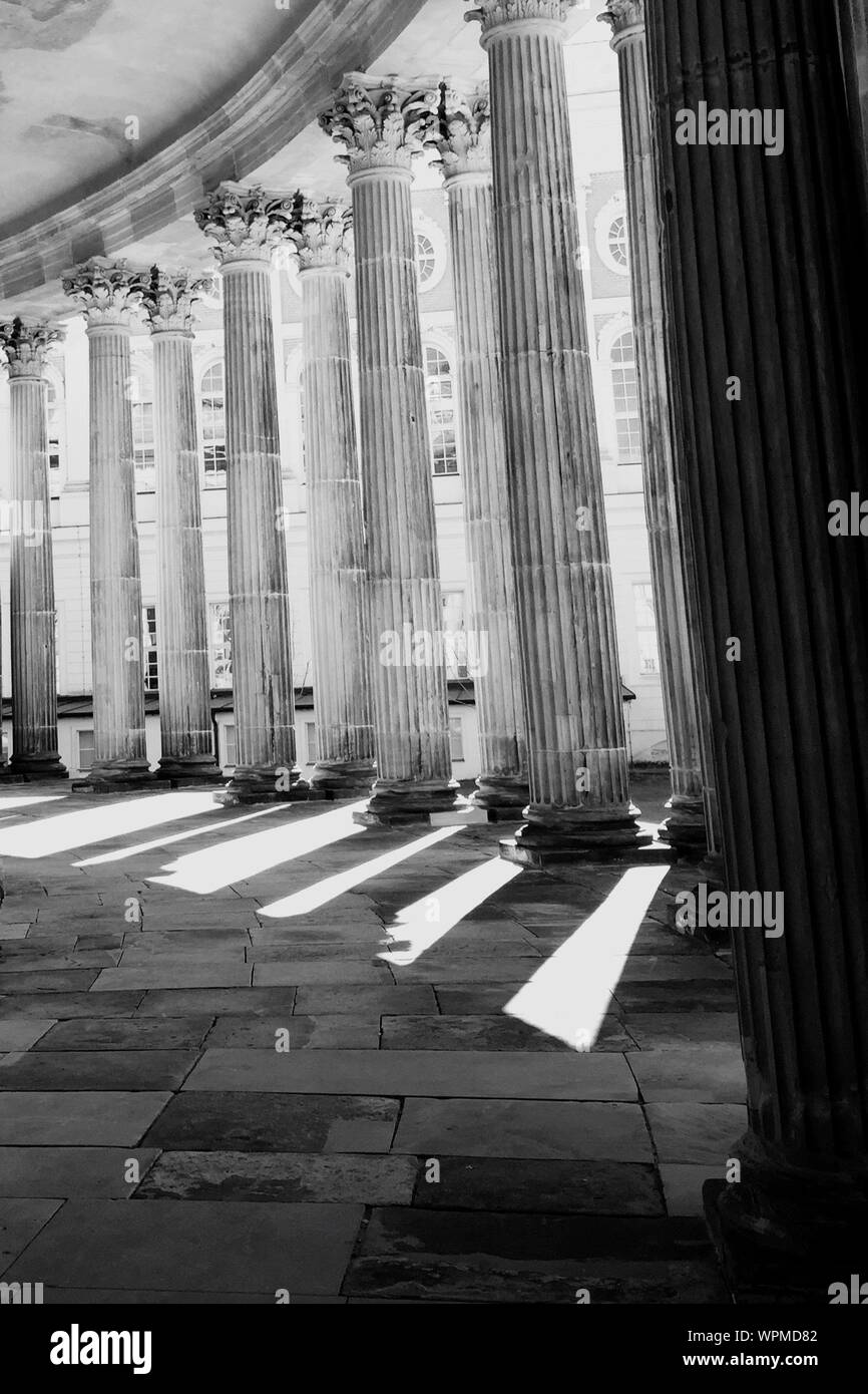 Colonnade of old building hi-res stock photography and images - Alamy