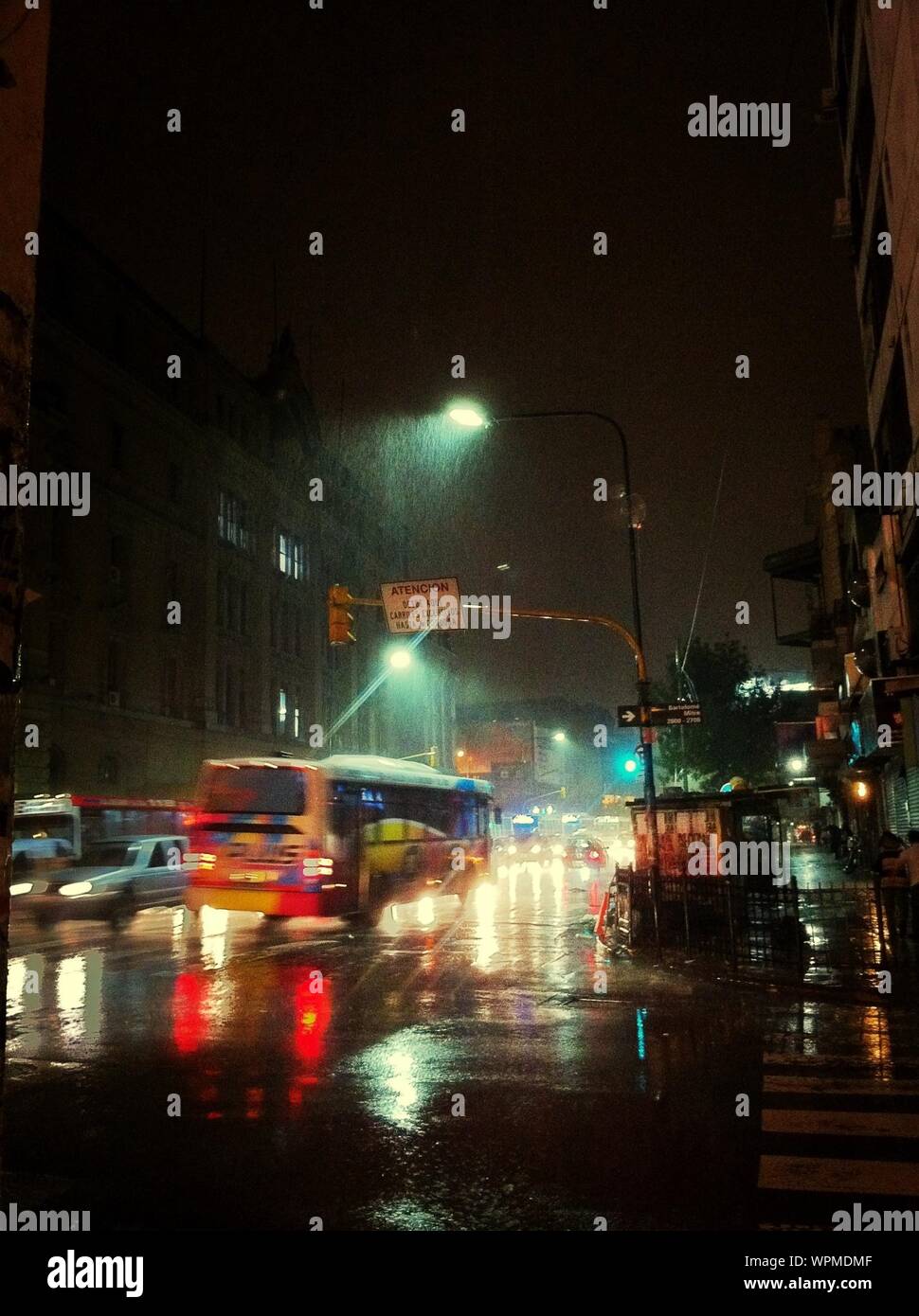 Rainy night city hi-res stock photography and images - Alamy