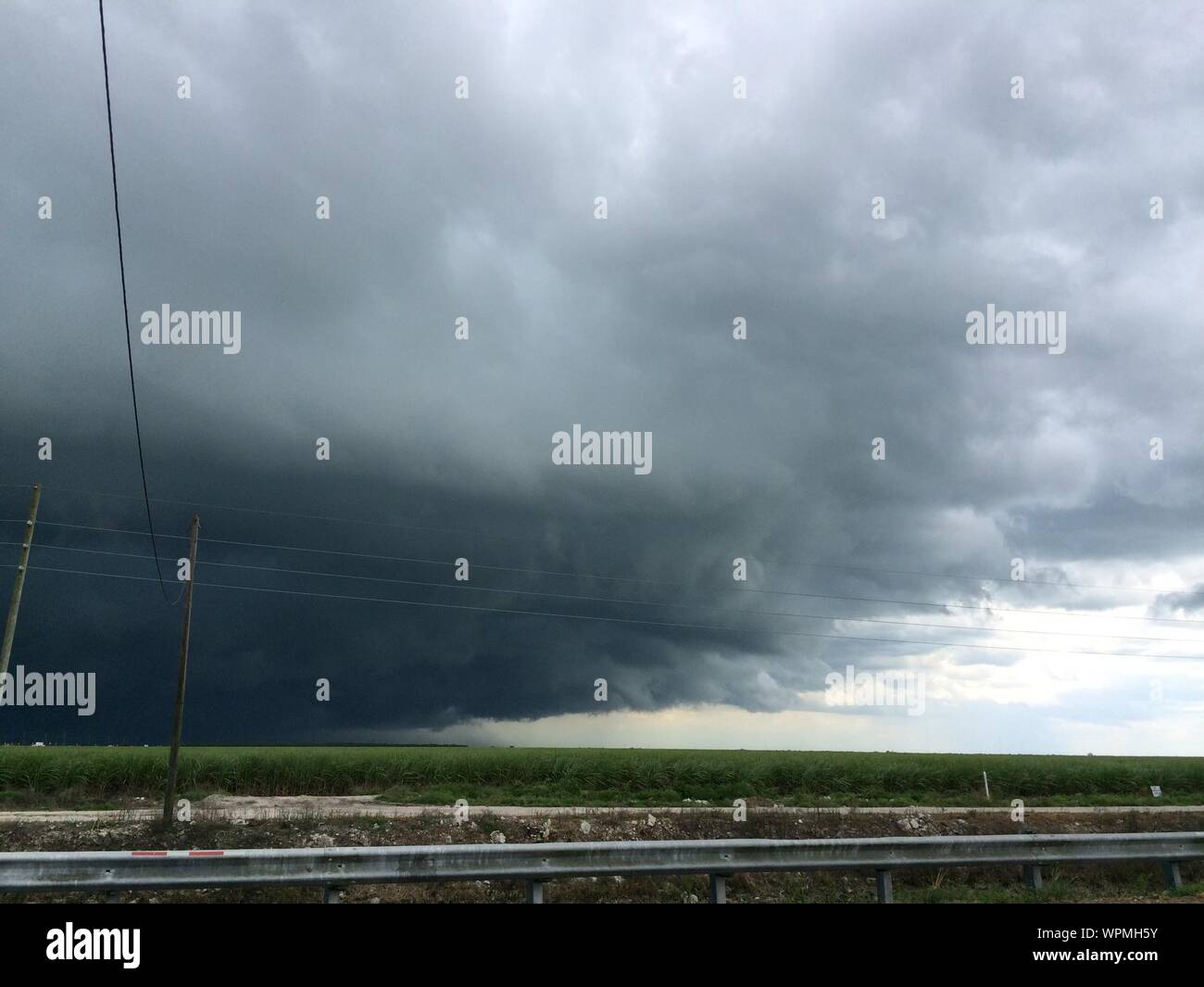 Storm clouds gathering hi-res stock photography and images - Alamy