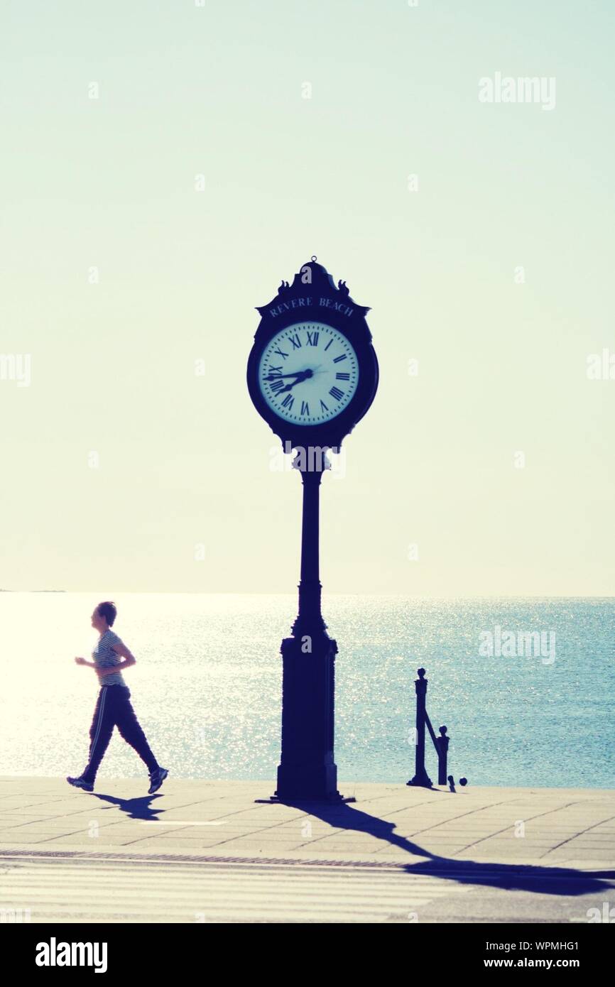 The running clock hi-res stock photography and images - Alamy