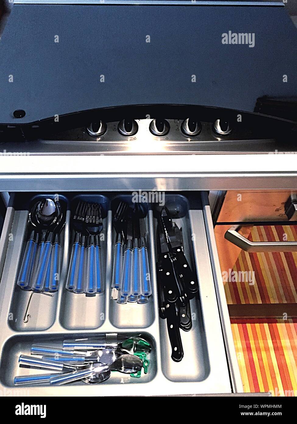 Kitchen open drawer hi-res stock photography and images - Alamy