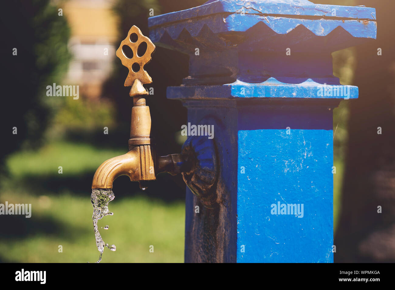Water splash face old hi-res stock photography and images - Alamy