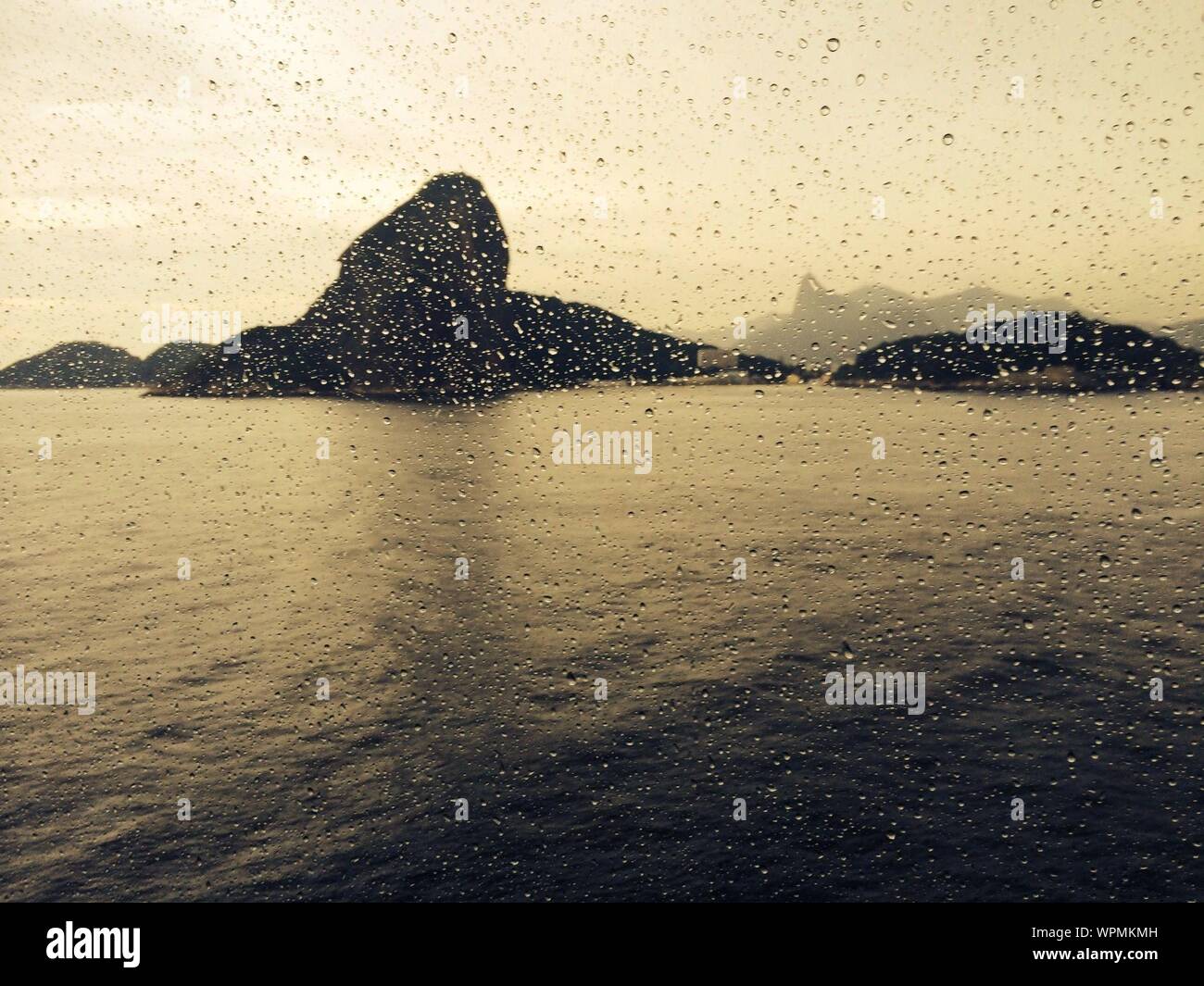 Window of rocks hi-res stock photography and images - Alamy