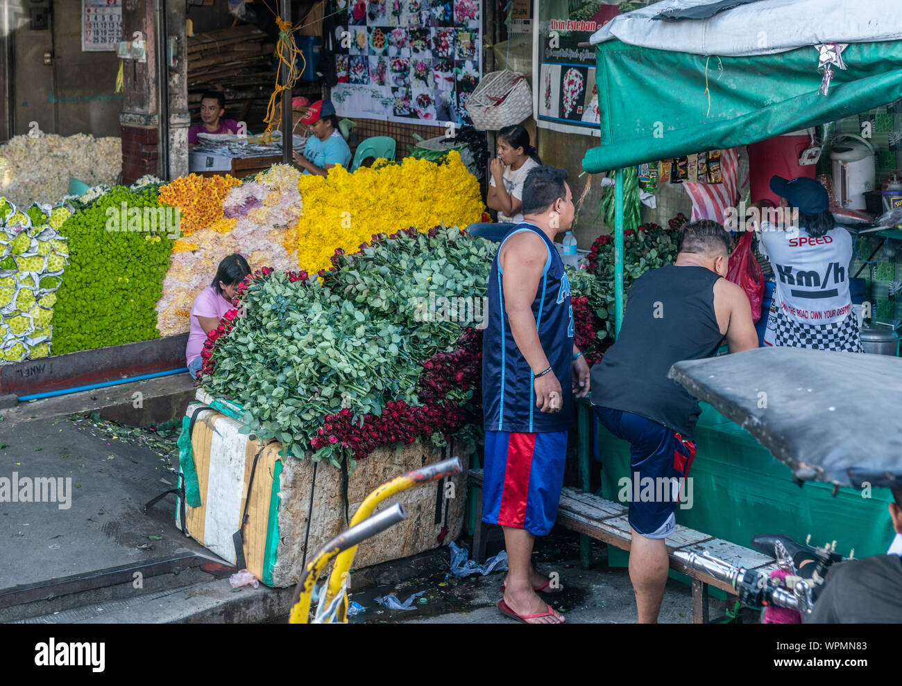 Manila street vendor hi-res stock photography and images - Alamy