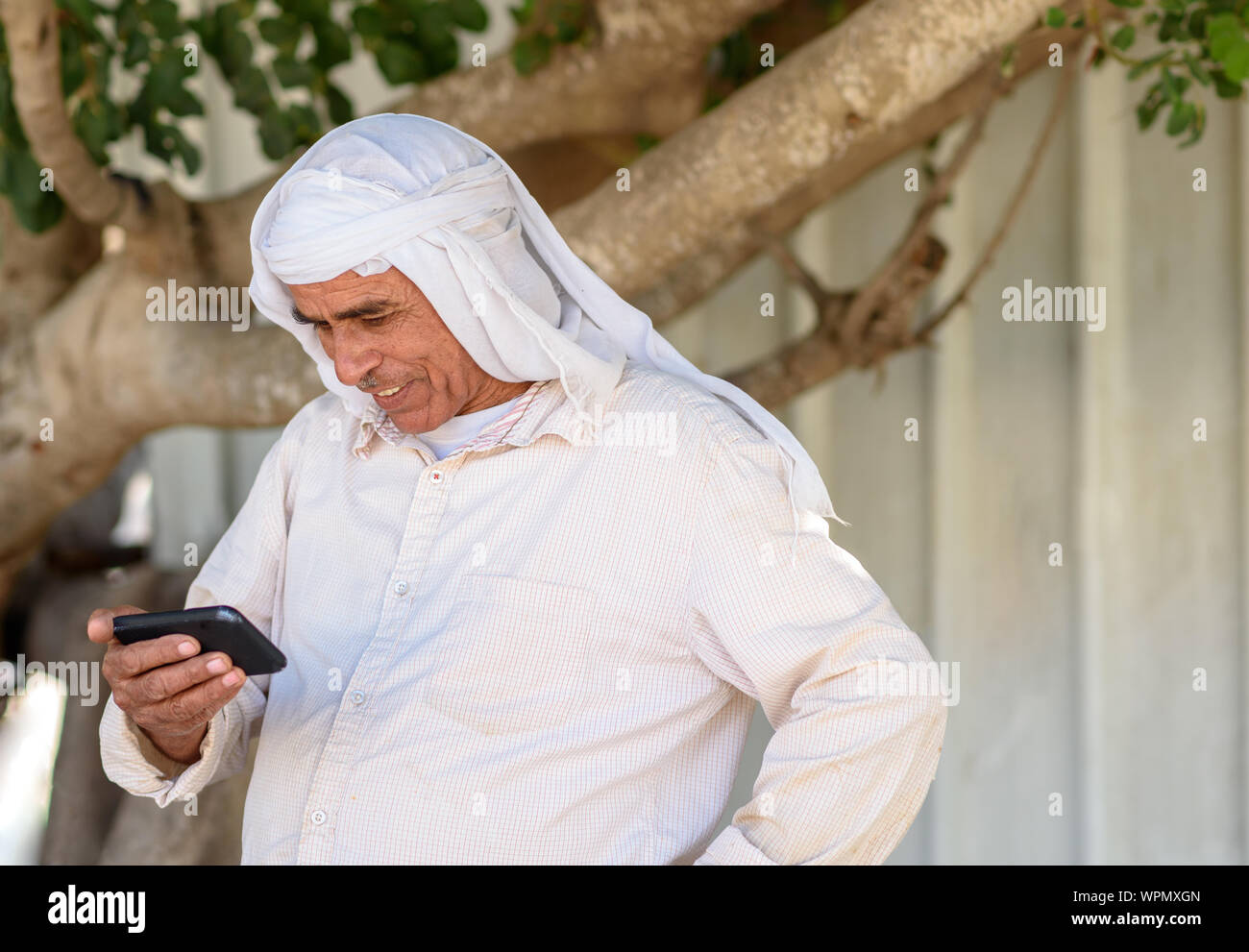 Old Arabic man in traditional clothes outdoor portrait.Smiling Muslim ...