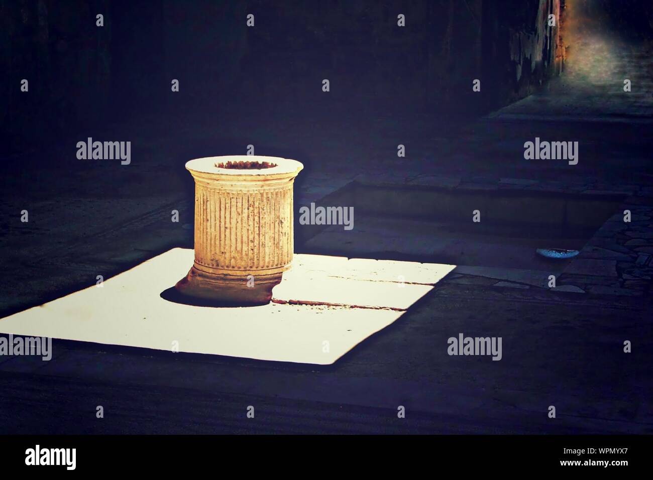 Stone structure building hi-res stock photography and images - Alamy