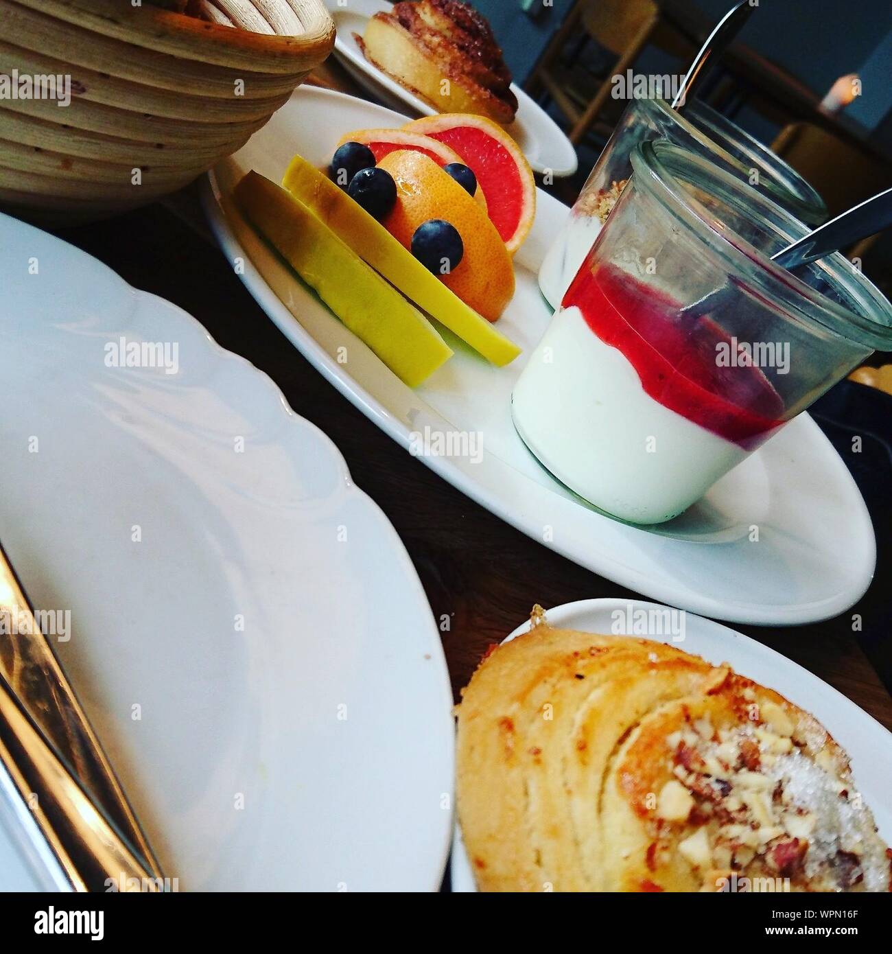 Till life hi-res stock photography and images - Alamy