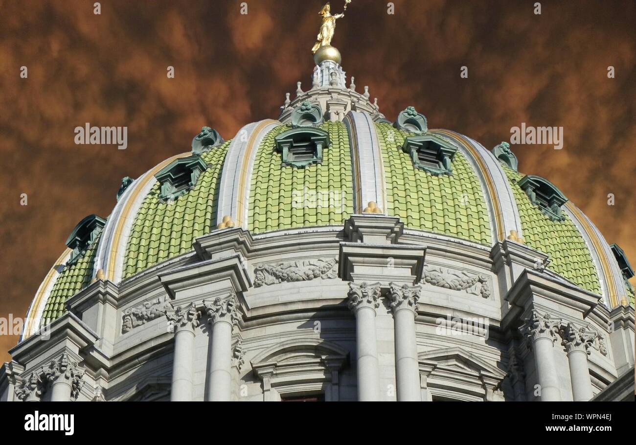 Pennsylvania state capitol dome hi-res stock photography and images - Alamy
